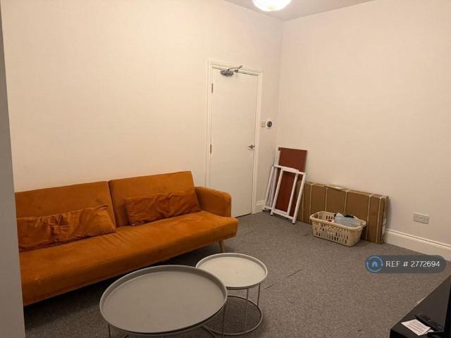 1 bedroom in a house share to rent