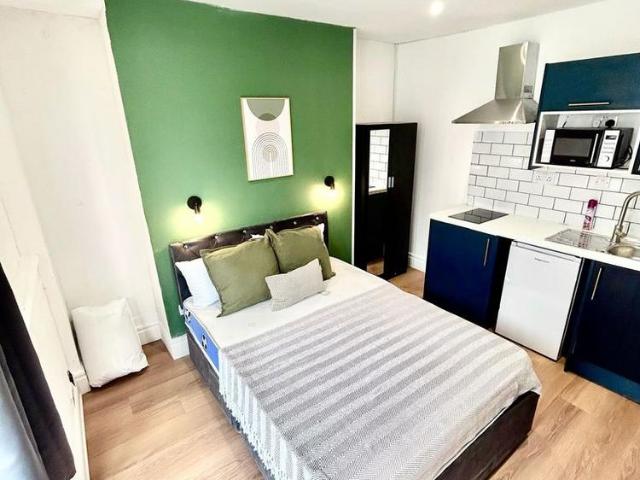1 bedroom in a house share to rent