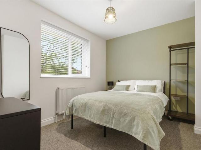 1 bedroom in a house share to rent