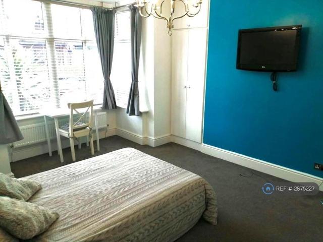1 bedroom in a house share to rent