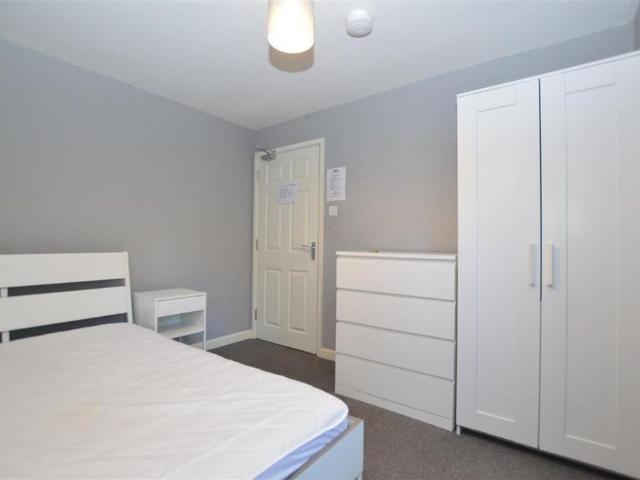 1 bedroom in a house share to rent