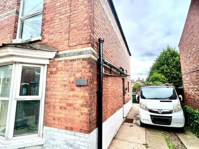 1 bedroom in a house share to rent