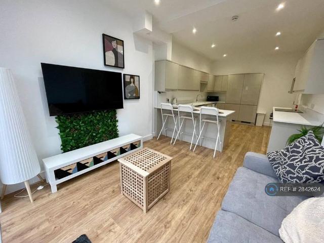 1 bedroom in a house share to rent