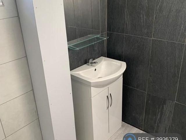 1 bedroom in a house share to rent