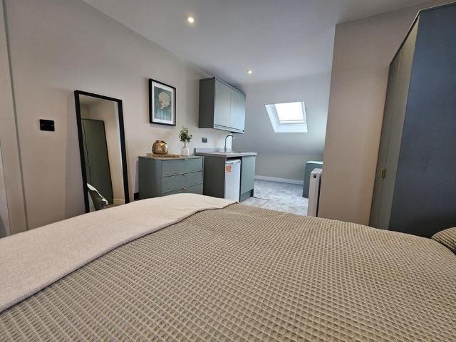 1 bedroom in a house share to rent