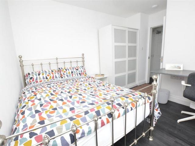 1 bedroom in a house share to rent