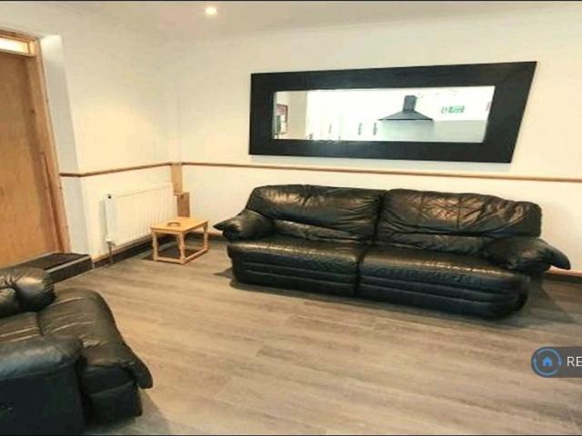 1 bedroom in a house share to rent