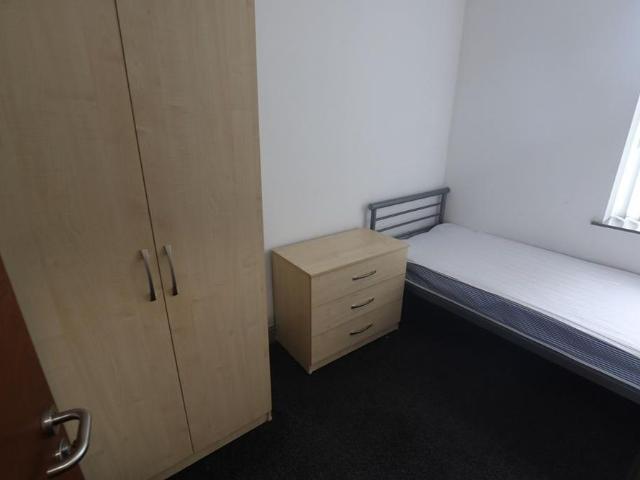 1 bedroom in a house share to rent