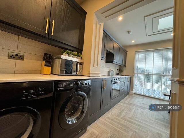 1 bedroom in a house share to rent
