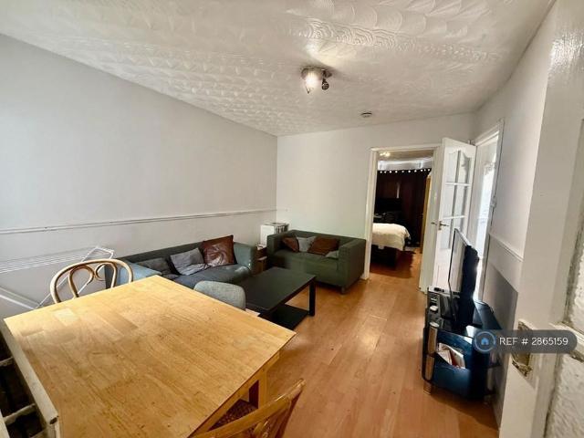 1 bedroom in a house share to rent