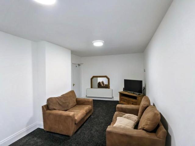 1 bedroom in a house share to rent