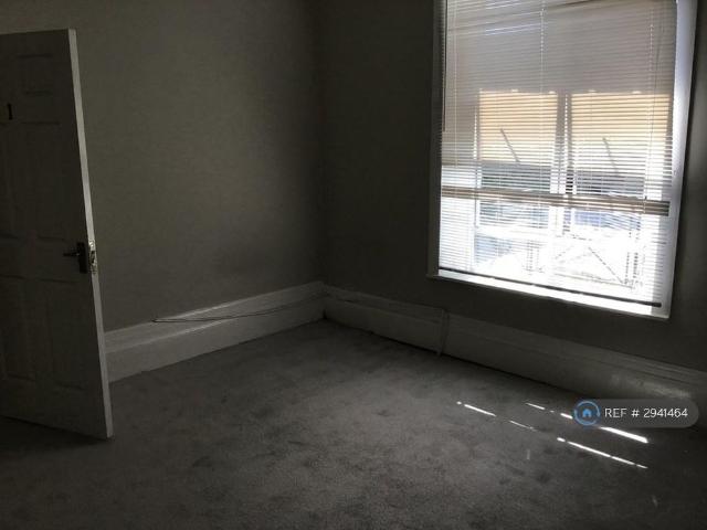 1 bedroom in a house share to rent