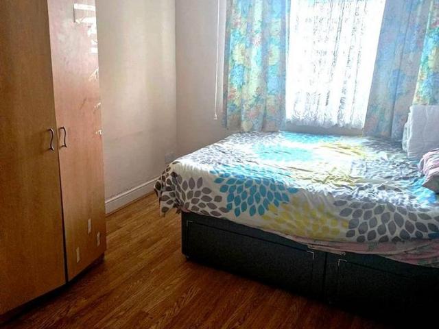 1 bedroom in a house share to rent