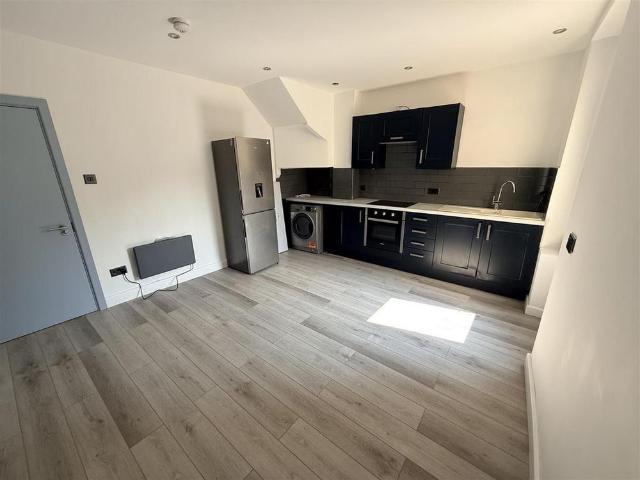 1 bedroom in a house share to rent