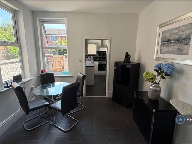 1 bedroom in a house share to rent