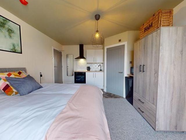 1 bedroom in a house share to rent
