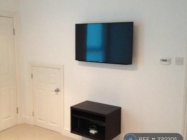 1 bedroom in a house share to rent