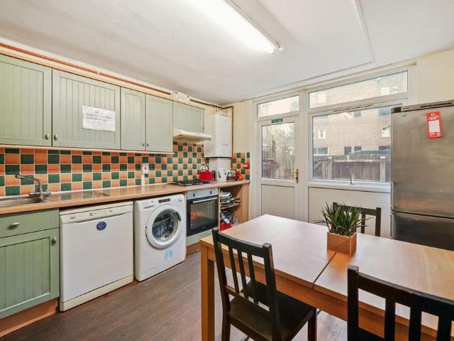 1 bedroom in a house share to rent