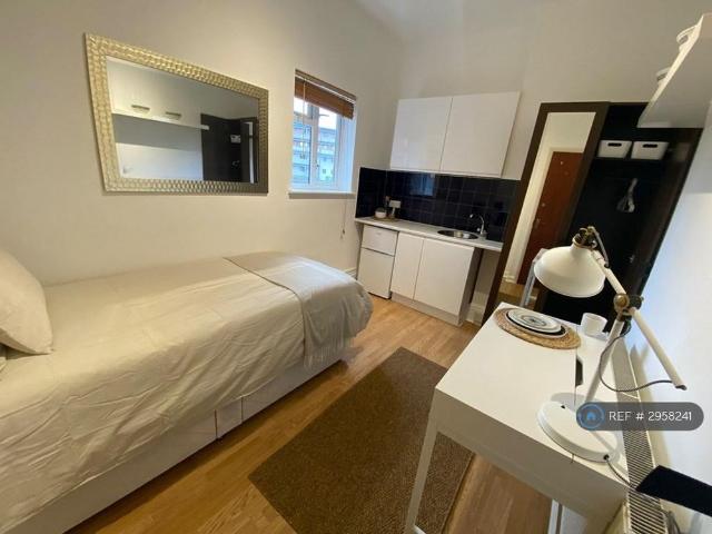 1 bedroom in a house share to rent