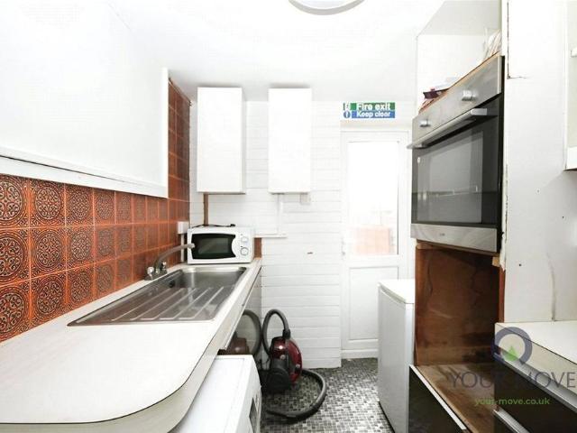 1 bedroom in a house share to rent