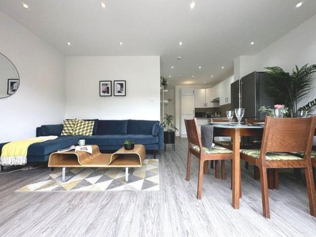 1 bedroom in a house share to rent