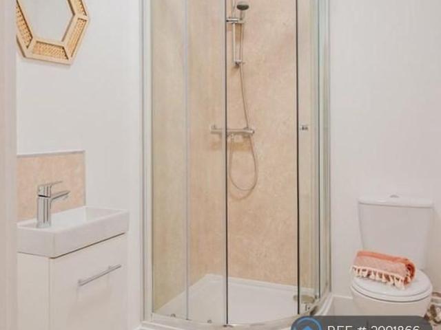 1 bedroom in a house share to rent
