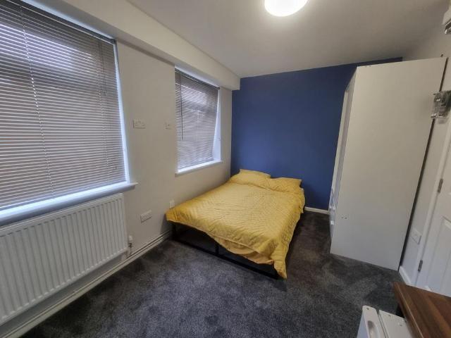 1 bedroom in a house share to rent