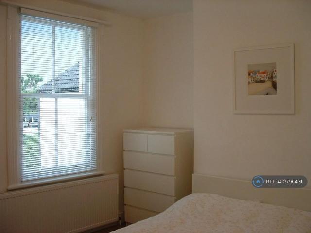 1 bedroom in a house share to rent