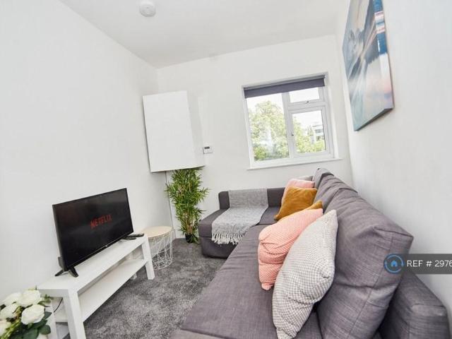 1 bedroom in a house share to rent