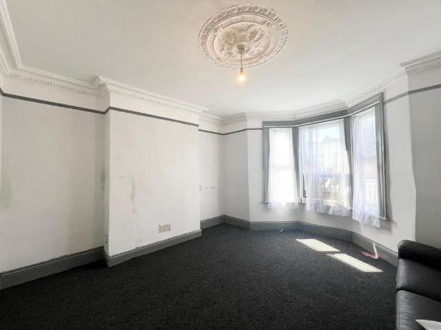 1 bedroom in a house share to rent