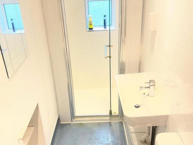 1 bedroom in a house share to rent