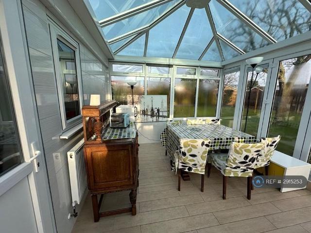 1 bedroom in a house share to rent