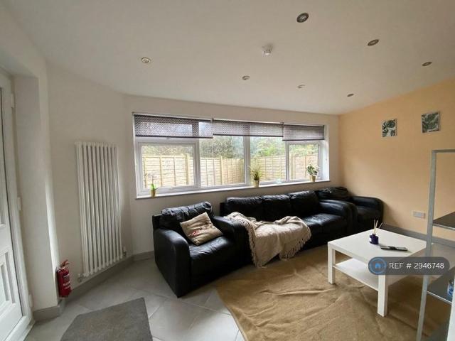 1 bedroom in a house share to rent