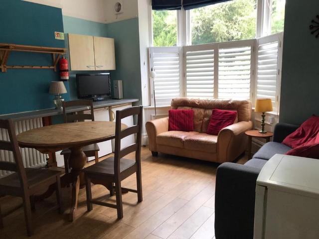 1 bedroom in a house share to rent