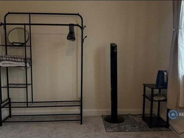 1 bedroom in a house share to rent