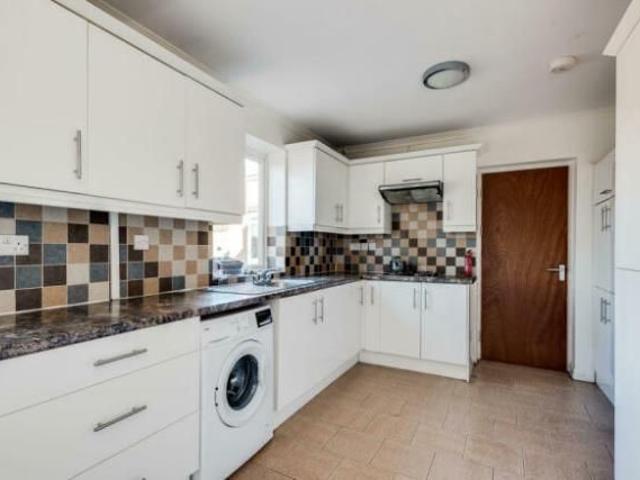 1 bedroom in a house share to rent