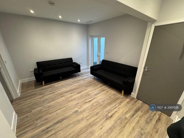 1 bedroom in a house share to rent
