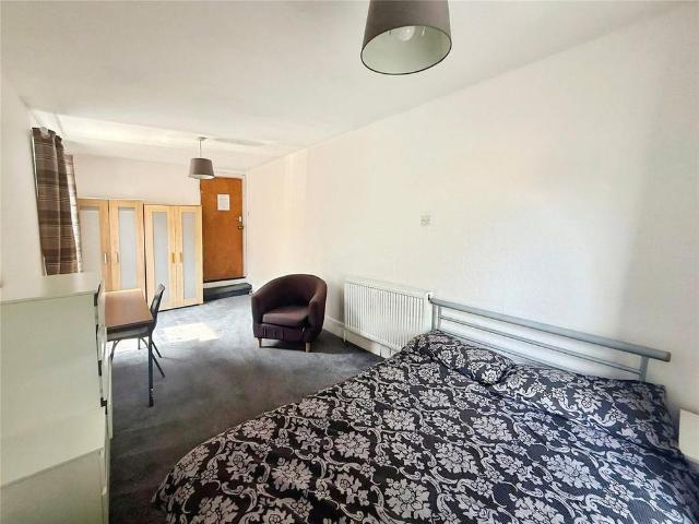 1 bedroom in a house share to rent