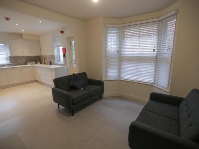 1 bedroom in a house share to rent