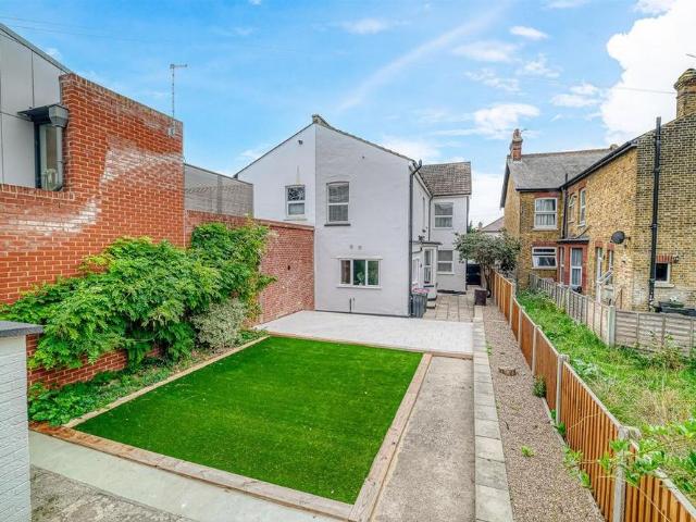 1 bedroom in a house share to rent