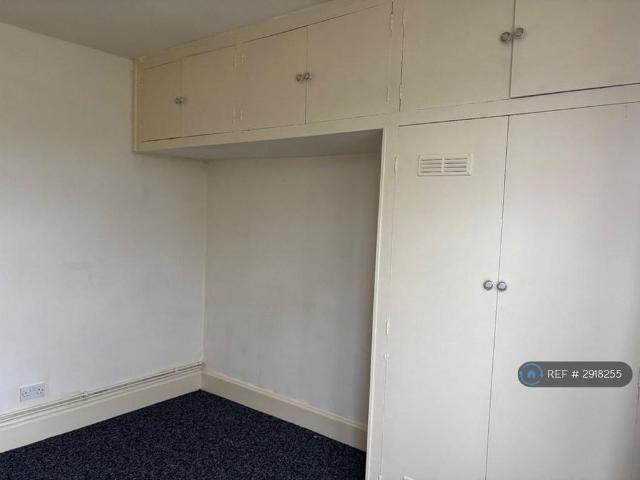 1 bedroom in a house share to rent