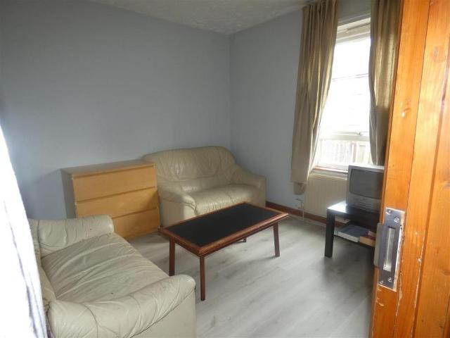 1 bedroom in a house share to rent