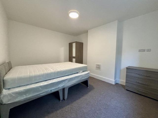 1 bedroom in a house share to rent