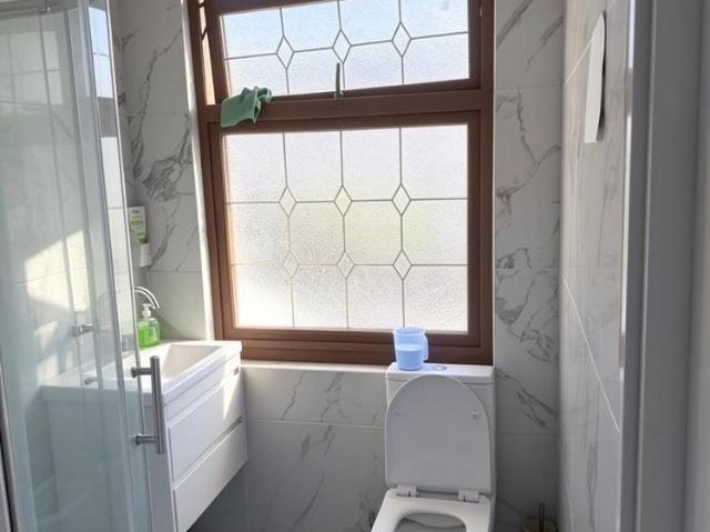 1 bedroom in a house share to rent