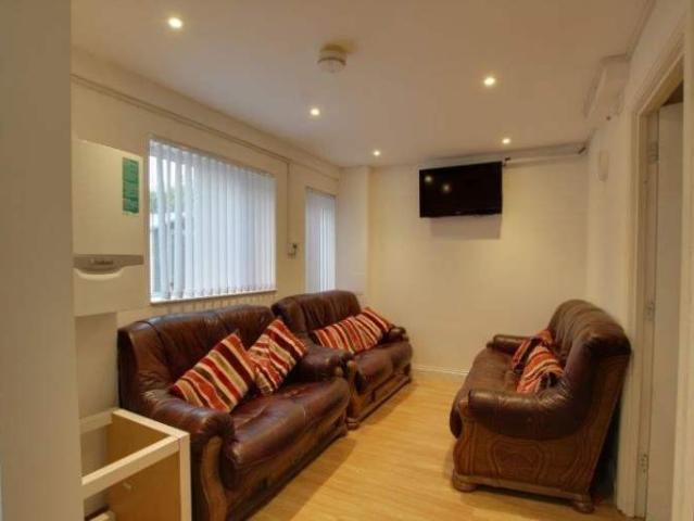 1 bedroom in a house share to rent
