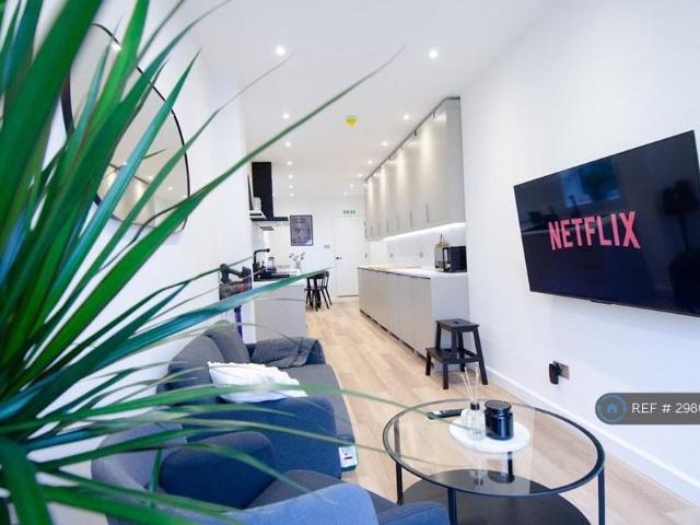 1 bedroom in a house share to rent