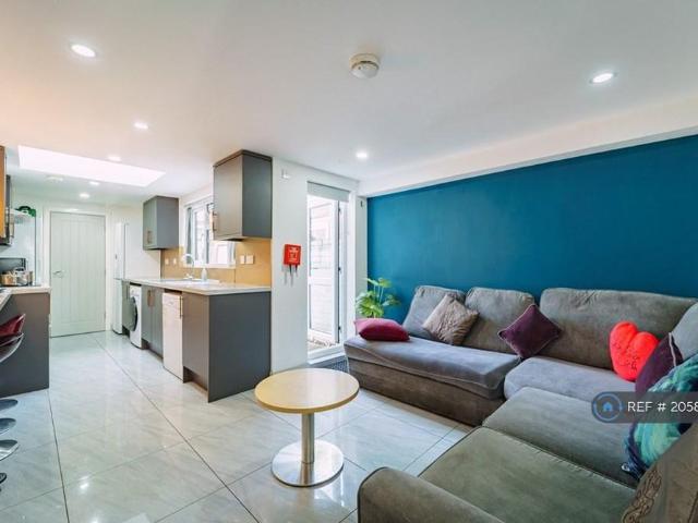1 bedroom in a house share to rent
