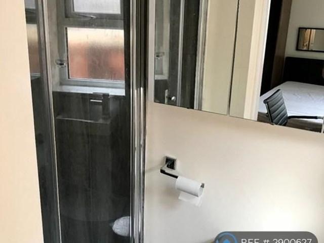 1 bedroom in a house share to rent