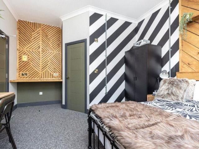 1 bedroom in a house share to rent