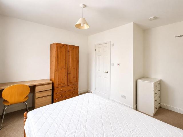 1 bedroom in a house share to rent